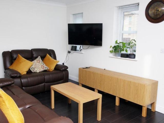 2 bedroom apartment to rent