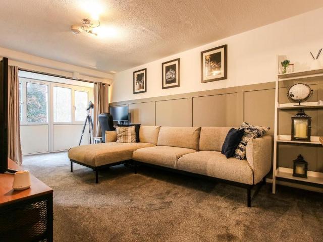 2 bedroom apartment to rent