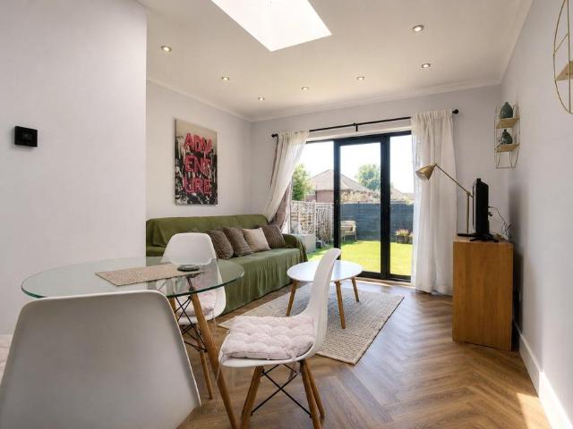 2 bedroom apartment to rent