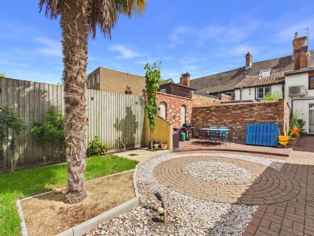 2 bedroom apartment to rent
