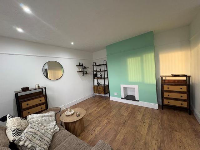 2 bedroom apartment to rent
