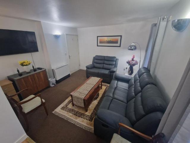 2 bedroom apartment to rent