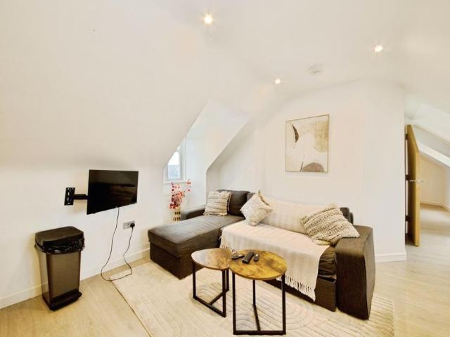 2 bedroom apartment to rent
