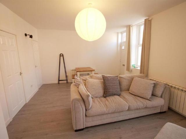 2 bedroom apartment to rent
