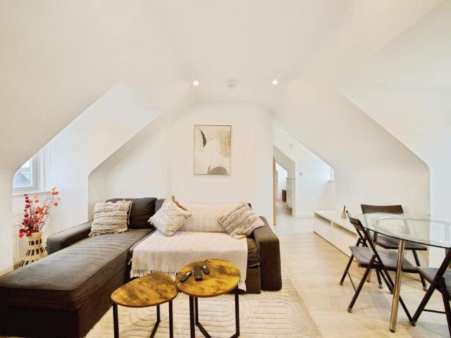 2 bedroom apartment to rent