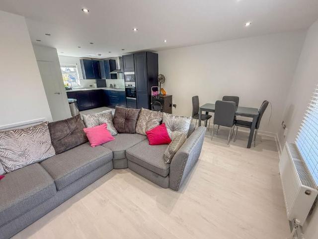 2 bedroom apartment to rent