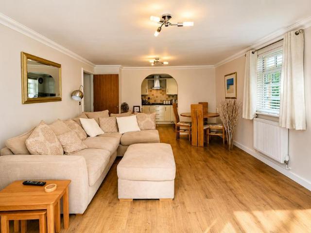 2 bedroom apartment to rent