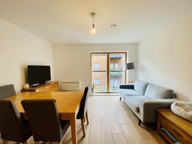 2 bedroom apartment to rent