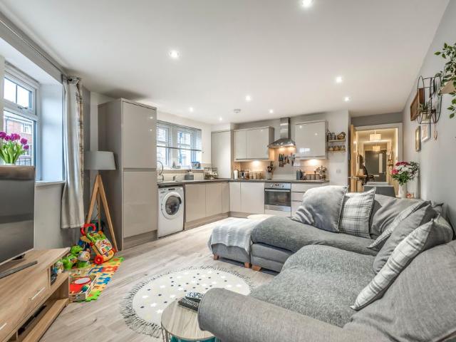 2 bedroom apartment to rent