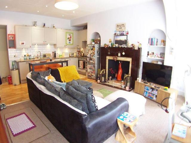 2 bedroom apartment to rent