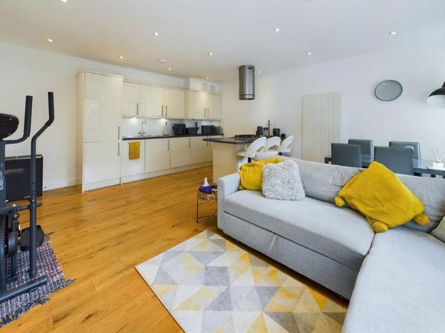 2 bedroom apartment to rent