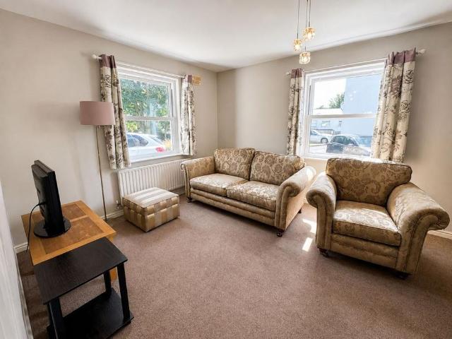 2 bedroom apartment to rent