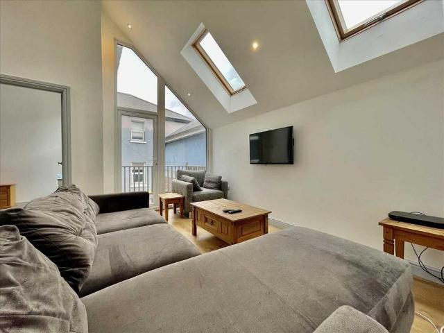 2 bedroom apartment to rent