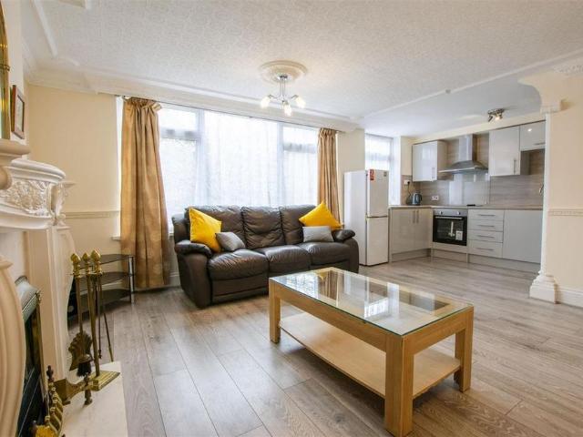 2 bedroom apartment to rent