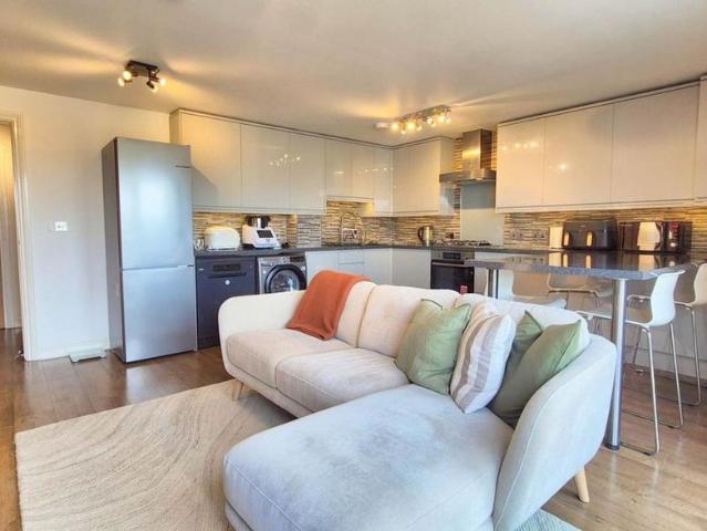 2 bedroom apartment to rent
