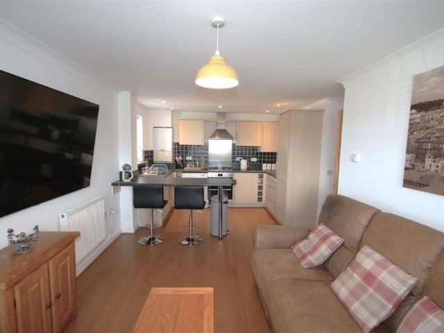 2 bedroom apartment to rent