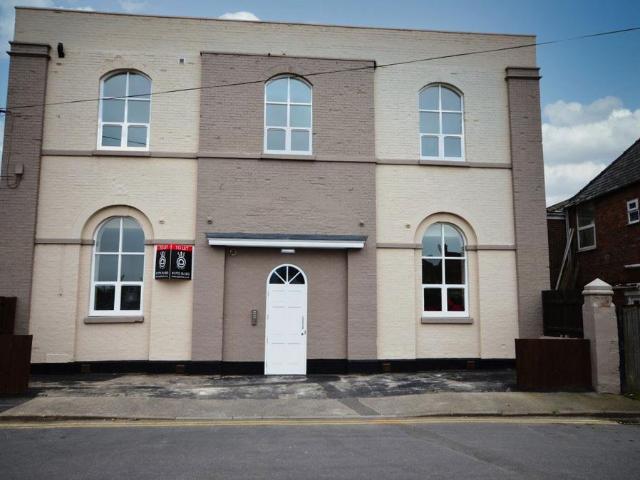 2 bedroom apartment to rent