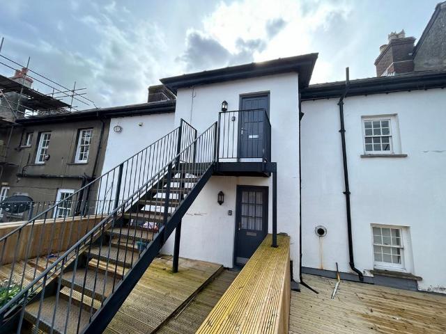 2 bedroom apartment to rent