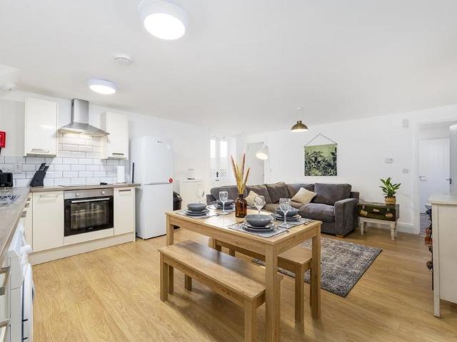 2 bedroom apartment to rent