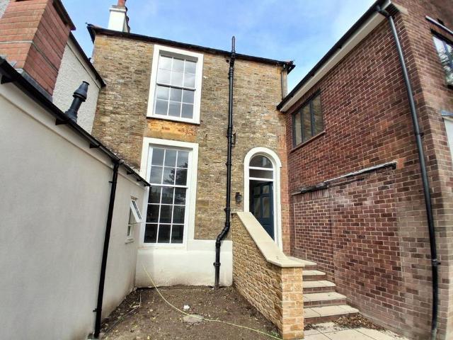 2 bedroom apartment to rent