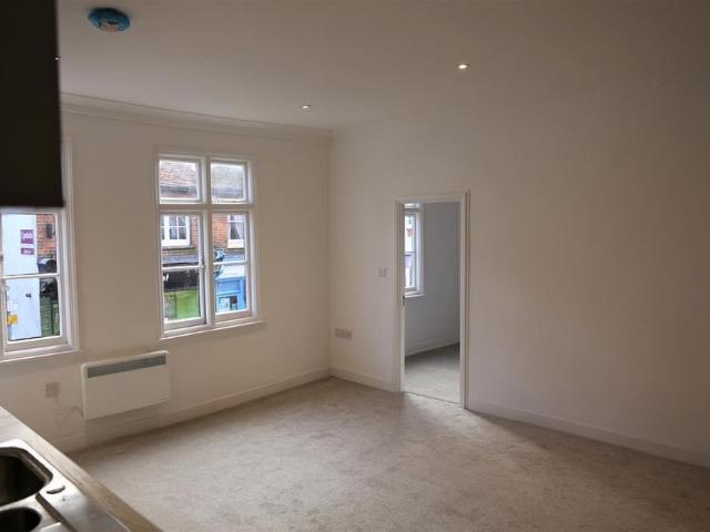 2 bedroom apartment to rent