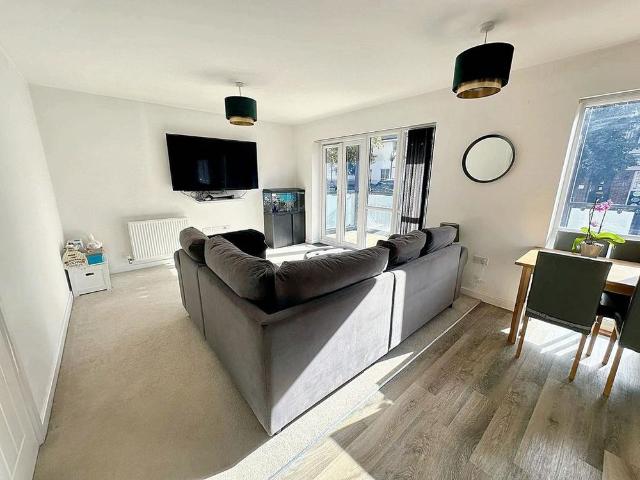 2 bedroom apartment to rent
