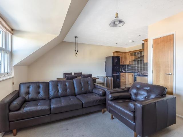 2 bedroom apartment to rent