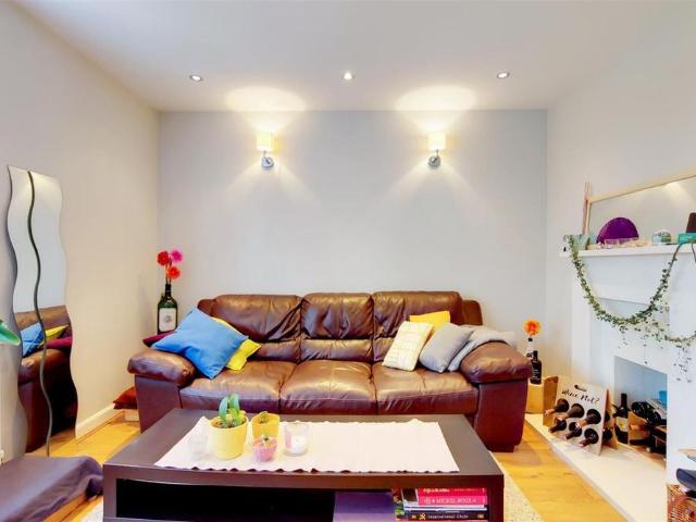 2 bedroom apartment to rent