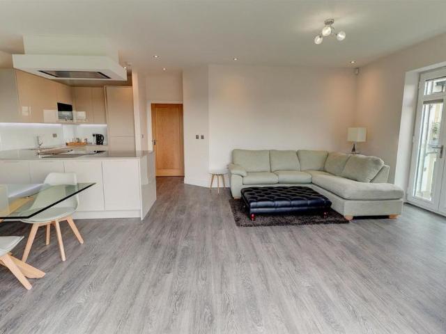 2 bedroom apartment to rent