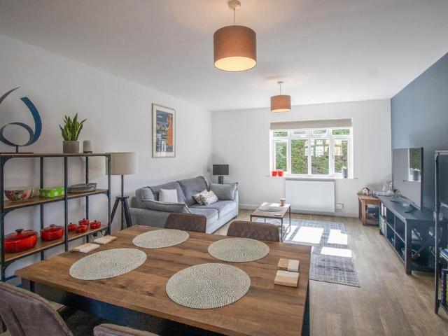2 bedroom apartment to rent