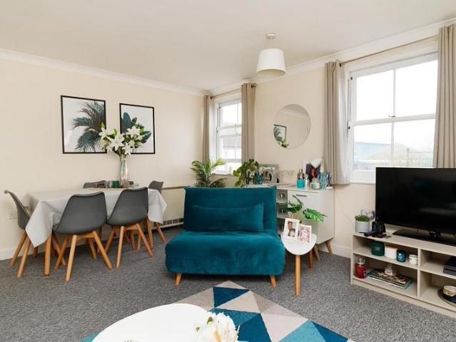 2 bedroom apartment to rent