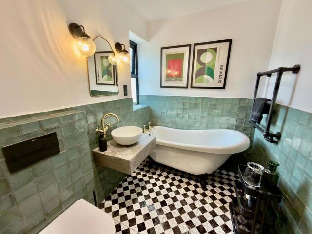 2 bedroom apartment to rent