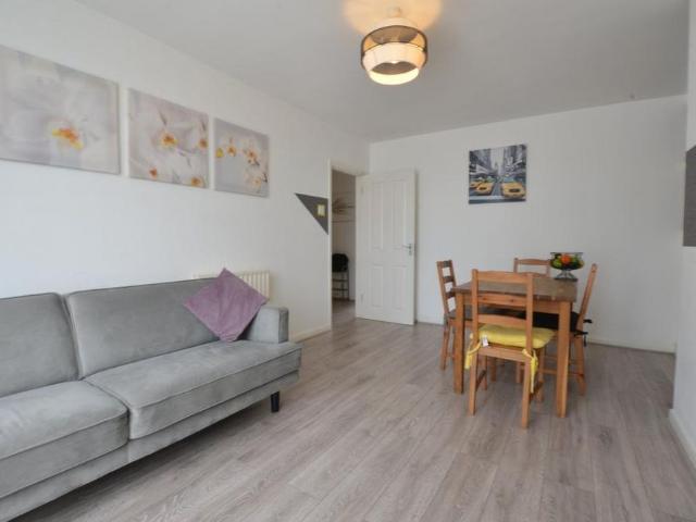 2 bedroom apartment to rent