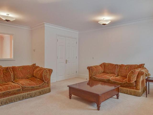 2 bedroom apartment to rent