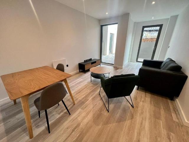2 bedroom apartment to rent