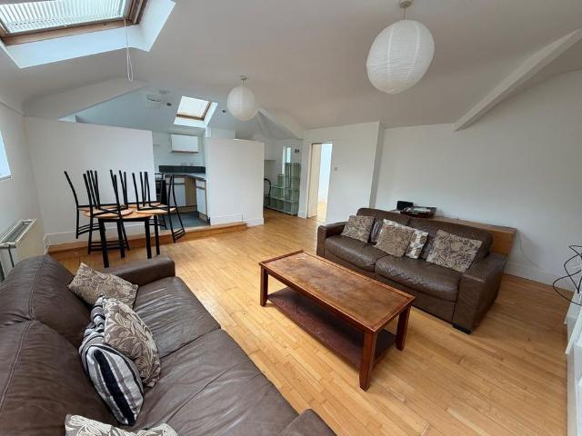 2 bedroom apartment to rent