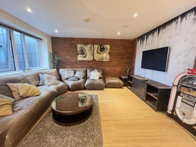 2 bedroom apartment to rent