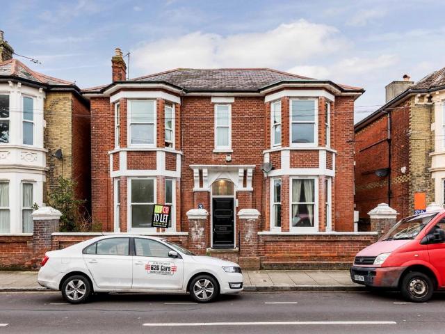 2 bedroom apartment to rent
