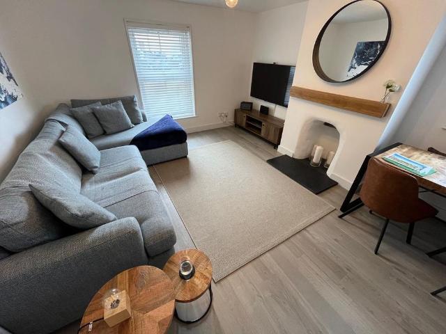2 bedroom apartment to rent