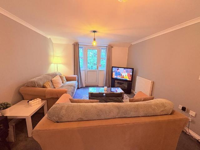 2 bedroom apartment to rent