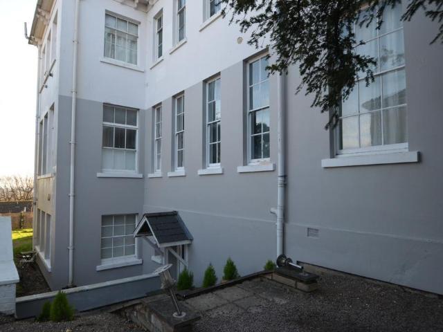 2 bedroom apartment to rent
