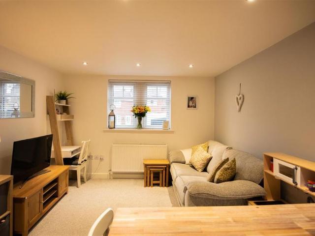 2 bedroom apartment to rent