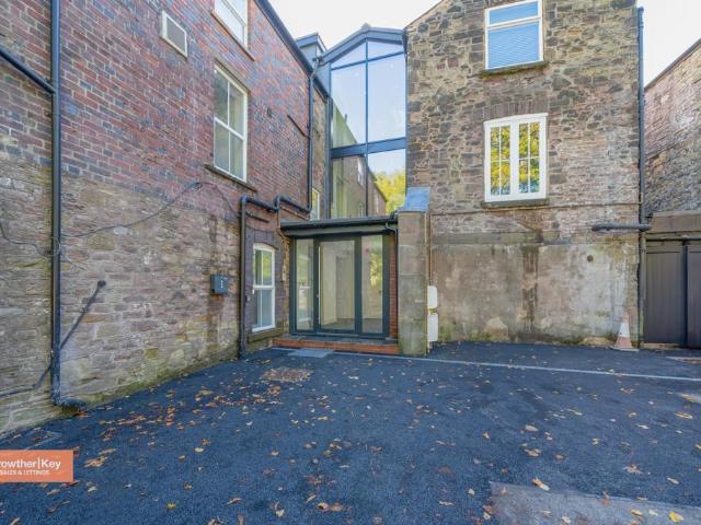2 bedroom apartment to rent