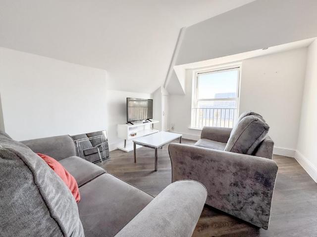 2 bedroom apartment to rent