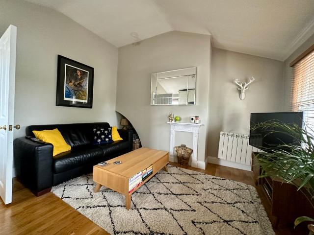 2 bedroom apartment to rent