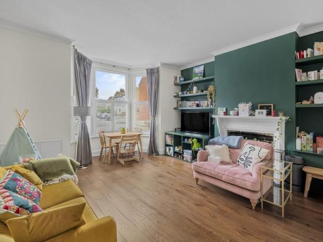2 bedroom apartment to rent