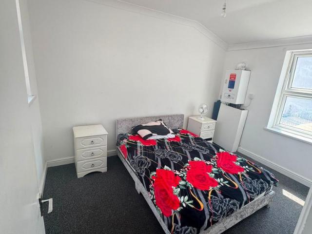 2 bedroom apartment to rent