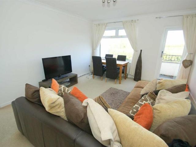 2 bedroom apartment to rent
