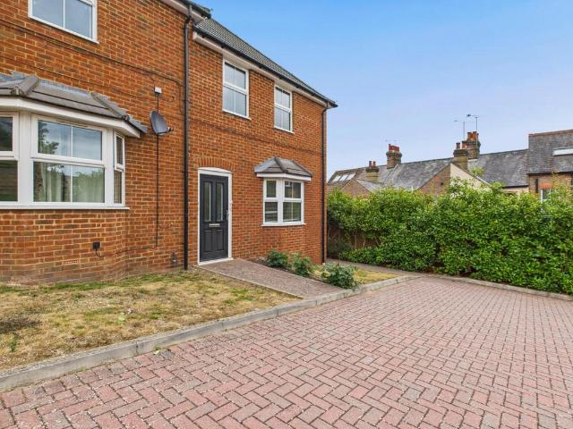 2 bedroom apartment to rent