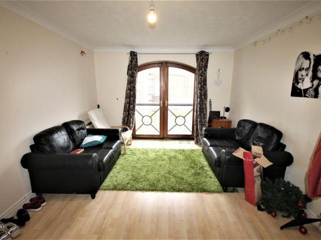 2 bedroom apartment to rent